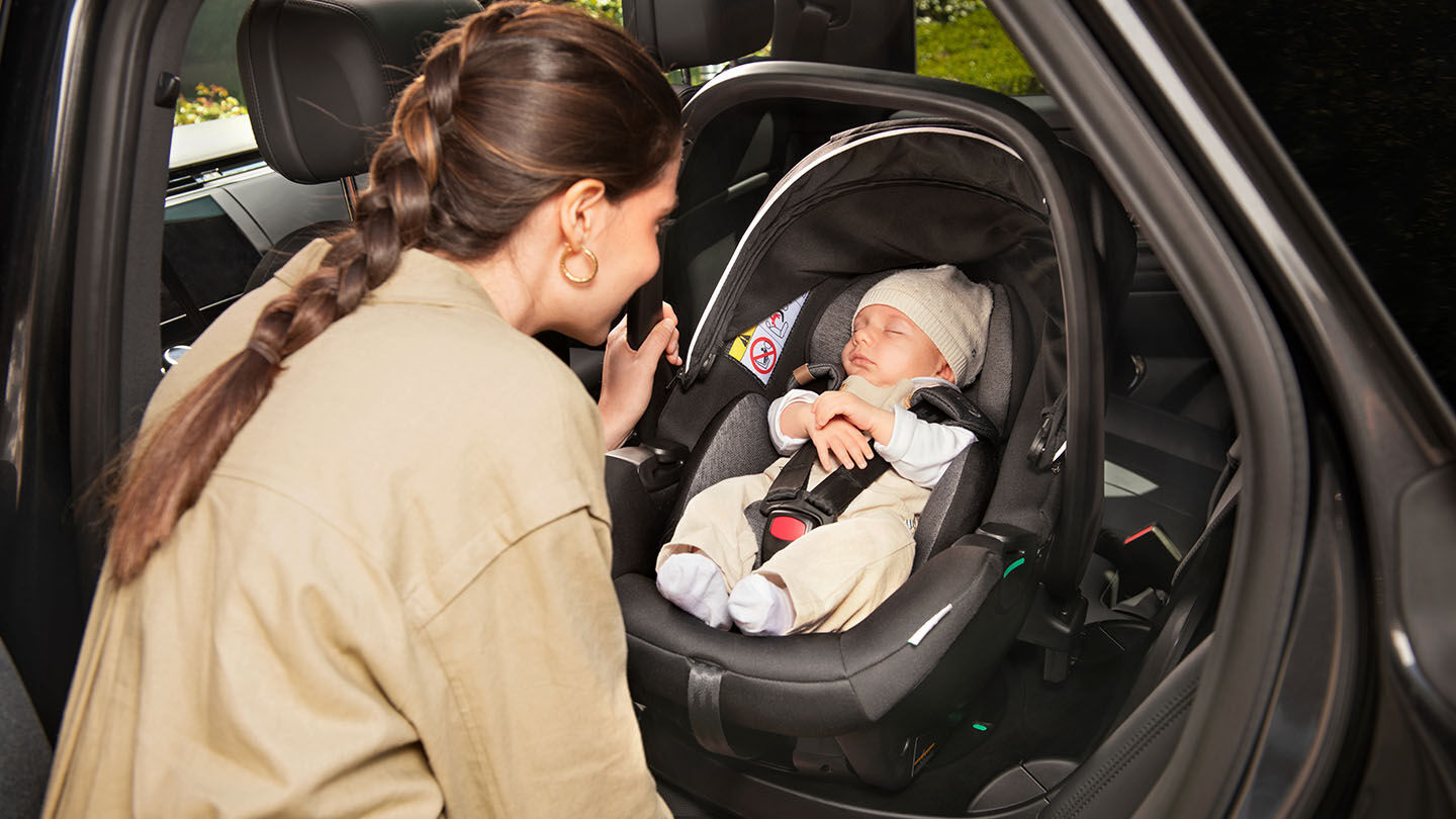 Transporte seguro de bebés no carro: cadeiras auto | Chicco.pt